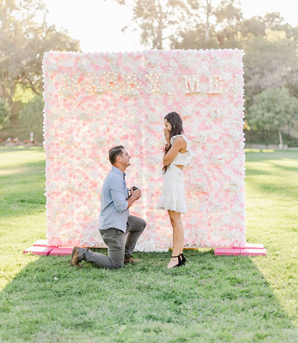 Beautiful Flower Wall Proposals For An Unforgettable Engagement