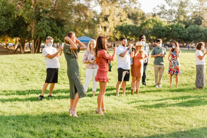 Beautiful Flower Wall Proposals For An Unforgettable Engagement