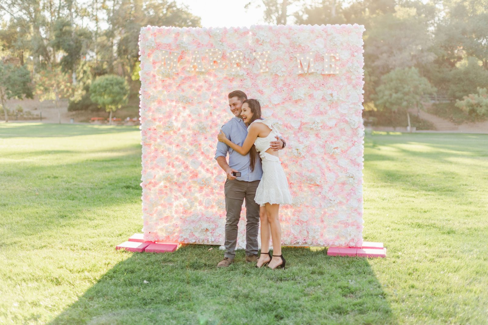 Beautiful Flower Wall Proposals For An Unforgettable Engagement
